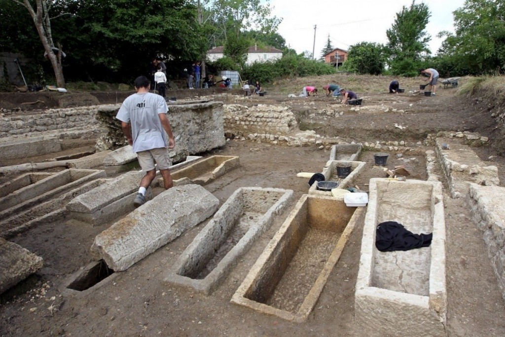 une-necropole-merovingienne-installee-ici-entre-le-vie-et_1930980 ...